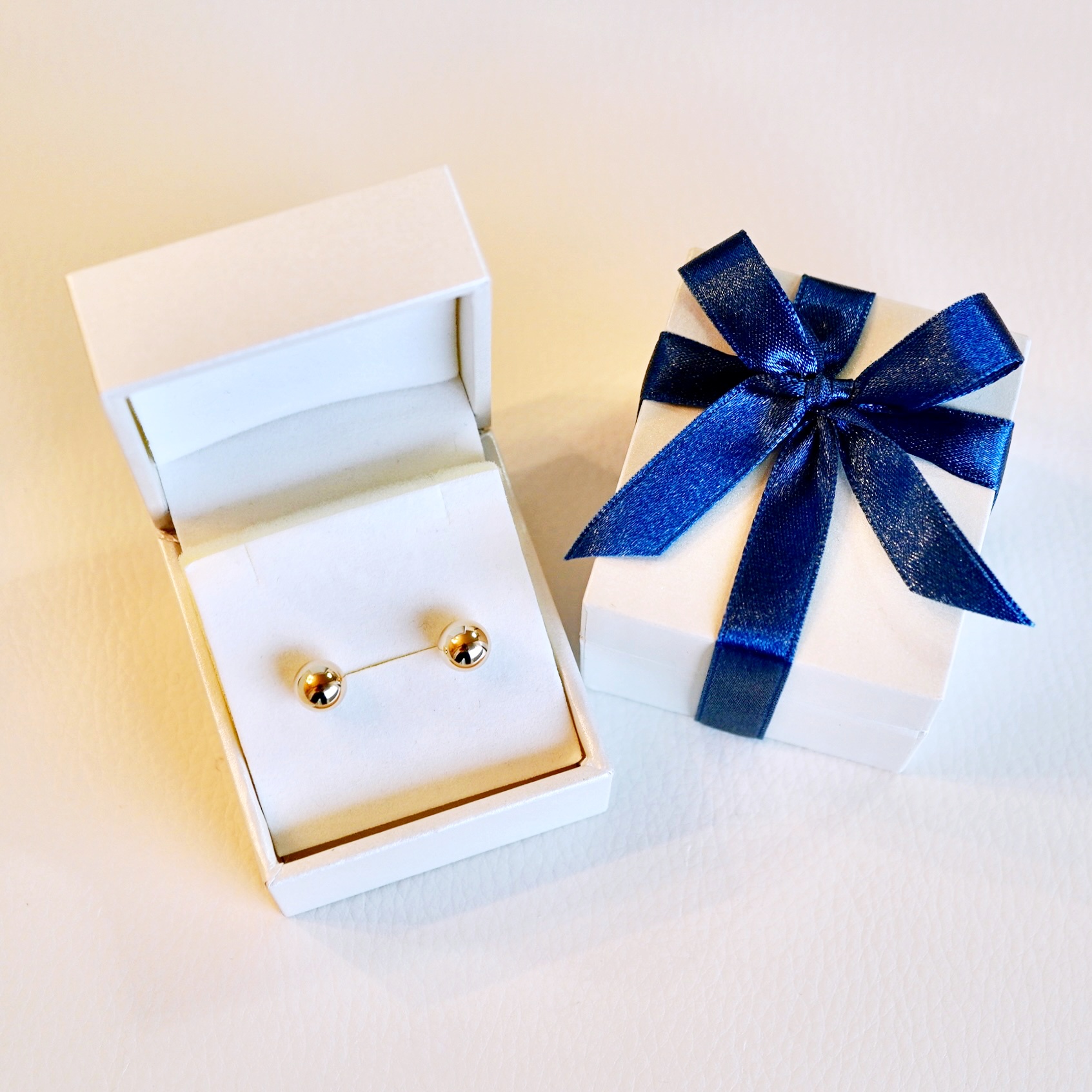 【ジュエリー】K18 18金 ゴールド 地金 シンプル ボール ピアス (7mm) 保証書付 KO-0033 242-011-b: 笛吹市ANAのふるさと納税｜ANAのマイルが「使える」